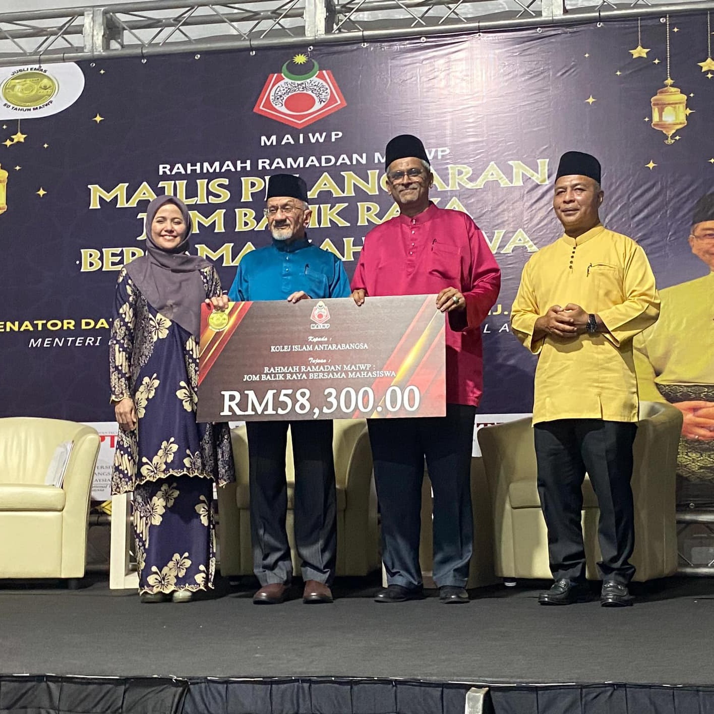 MAIWP Taja Pelajar IIC Pulang ke Kampung Berhari Raya - IIUM Holdings ...