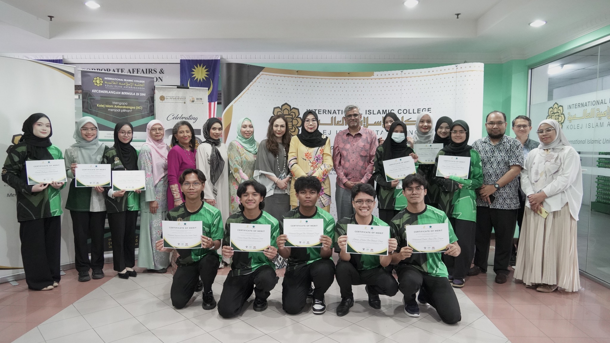 Majlis Penyampaian Sijil Penghargaan Raikan 14 Duta Kempen IIC - IIUM ...
